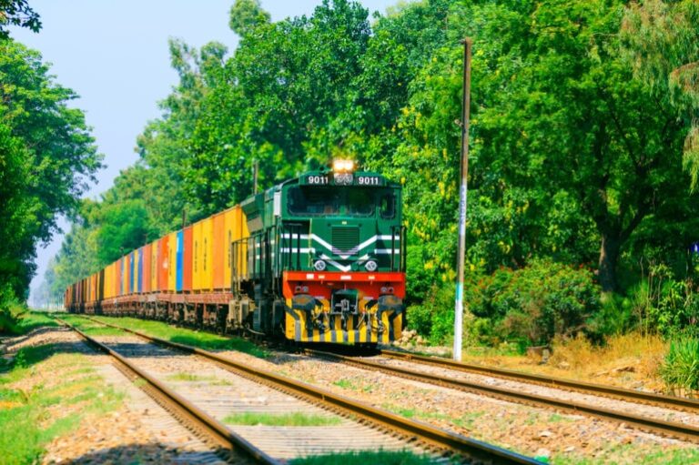 Pakistan Railways Plan to Outsource Eight Passenger Trains – Startup ...