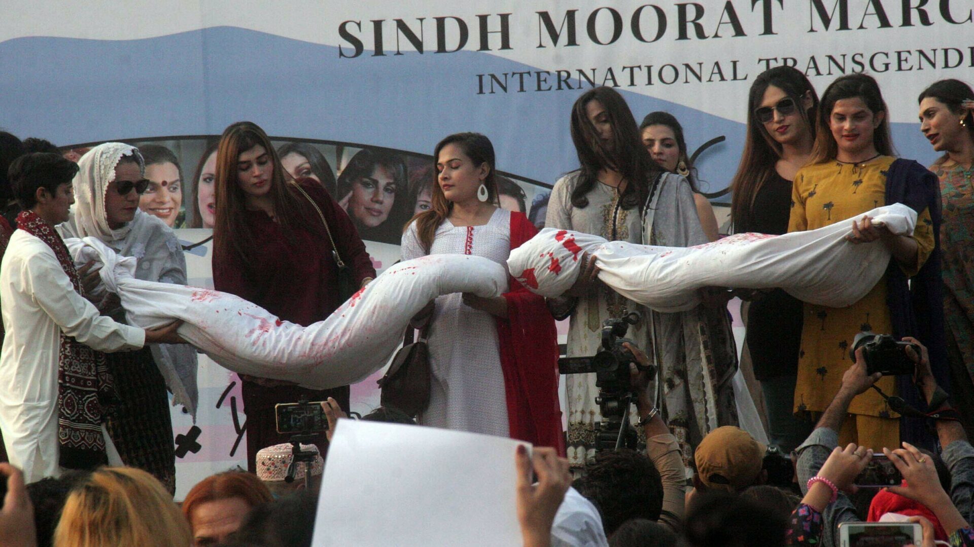 Transgender Community Kicks off Sindh's first-ever Moorat March ...