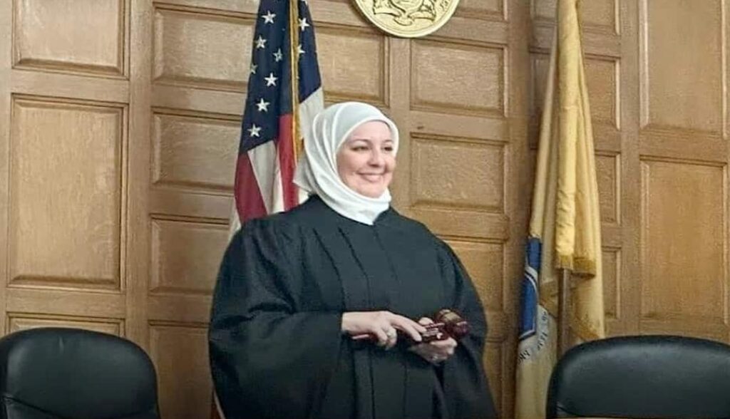 Muslim Judge Becomes First Hijab-Wearing Judge in USA – Startup Pakistan