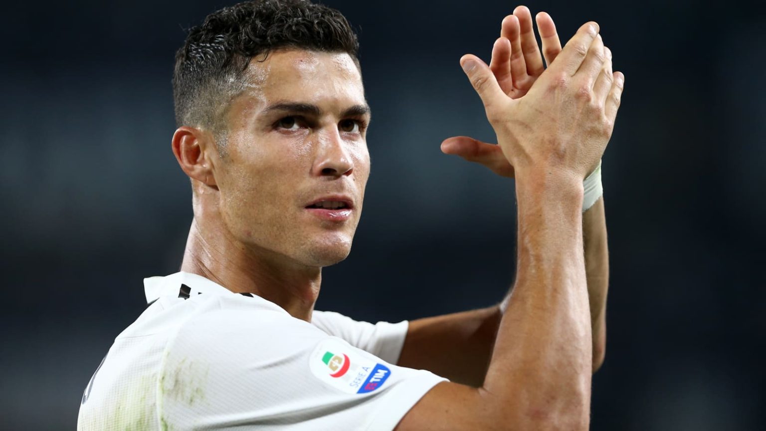 Here's How Much Cristiano Ronaldo Charges Per Post On Instagram ...